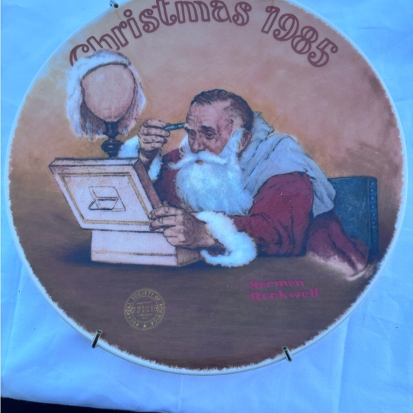 Norman Rockwell | Accents | Norman Rockwell Christmas 985 Plate In Red ...